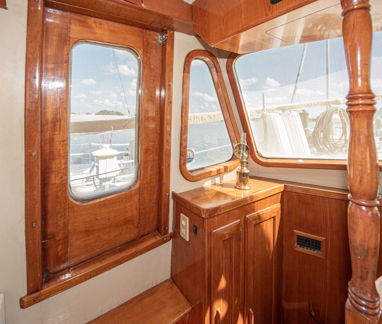 43' DeFever 43 for Sale | Trawlers | Loon 2775161 | Curtis Stokes Yacht ...