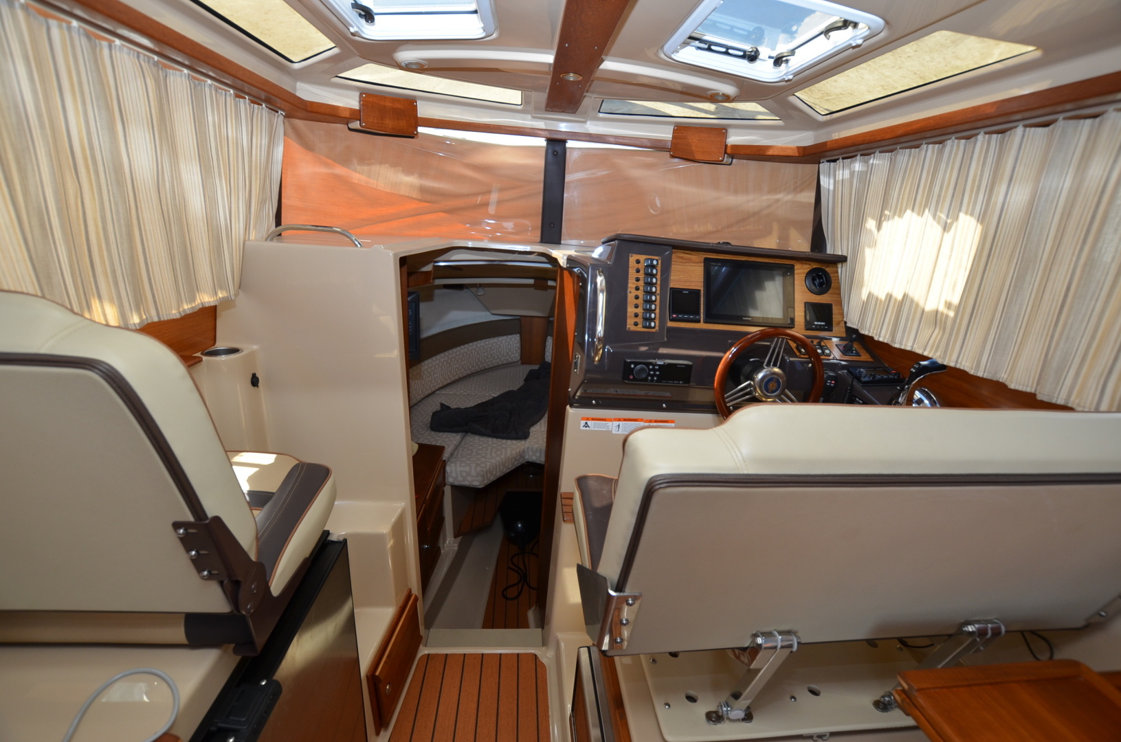 29' 2018 Ranger Tugs R27 | Tampa Yacht Sales