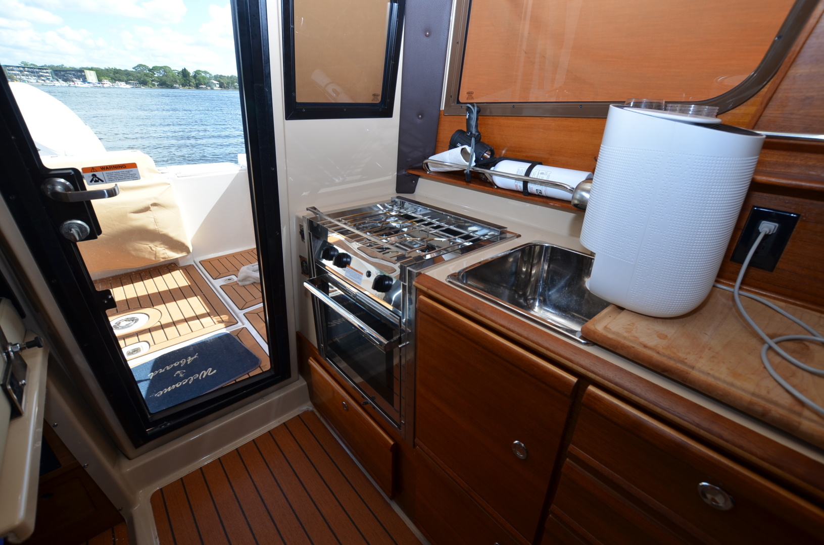 29' 2018 Ranger Tugs R27 | Tampa Yacht Sales