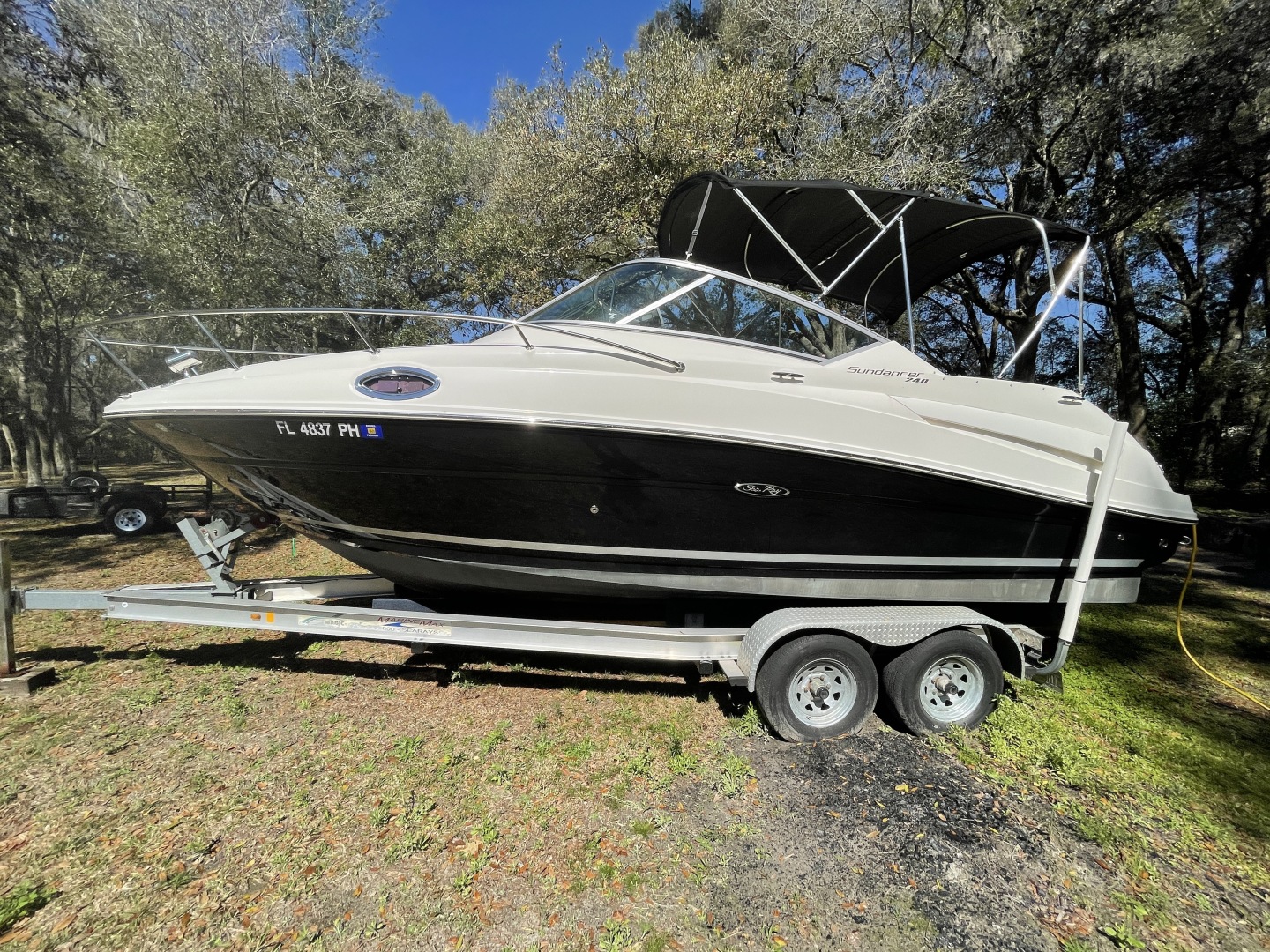 24' 2011 Sea Ray 240 Sundancer | Tampa Yacht Sales