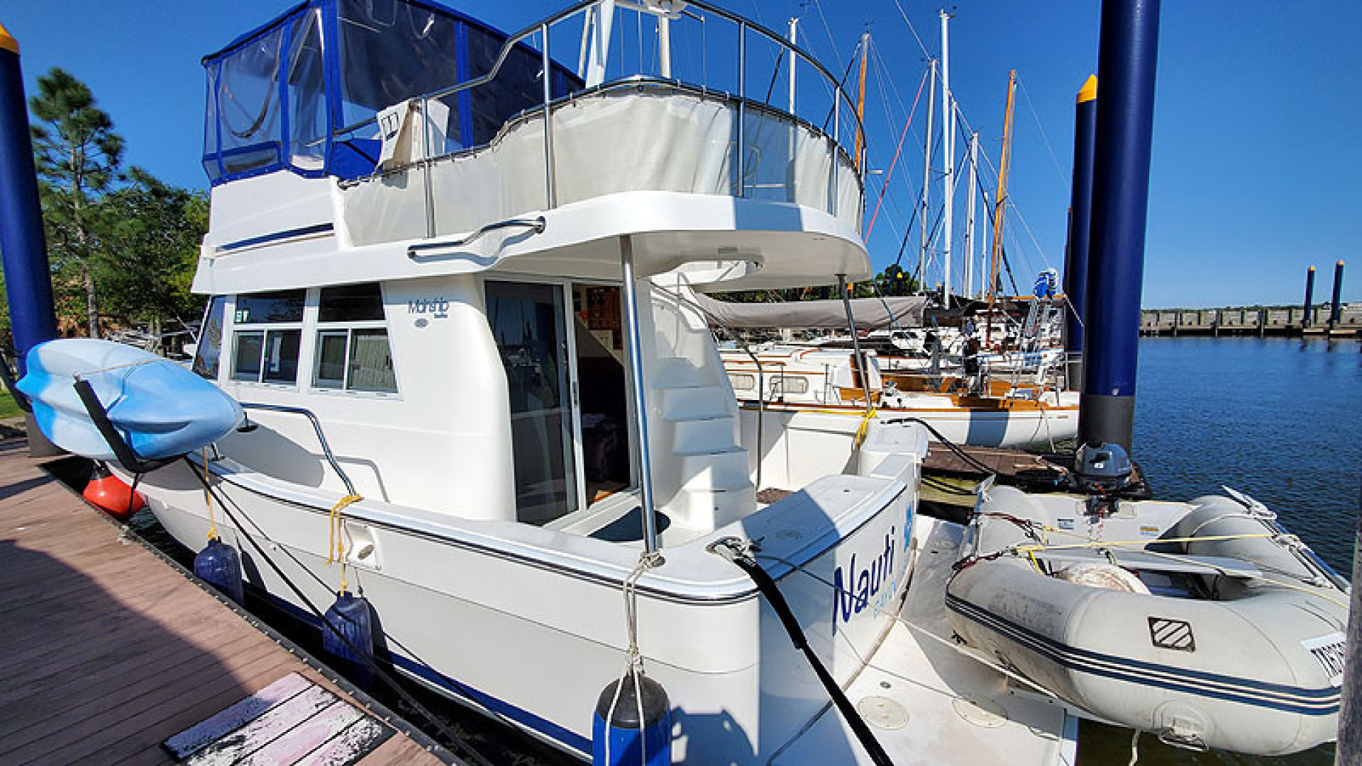 39' Mainship 390 Sedan for Sale | Trawlers | Nauti Paws 2778735 ...