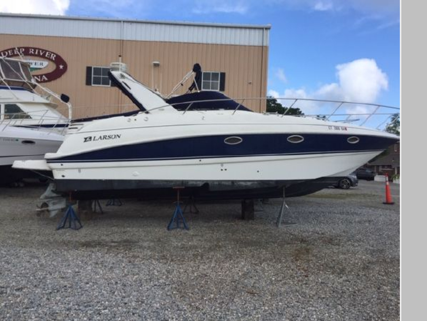 2005 Larson Cabrio 330 for sale in Deep River, Connecticut by Brewer ...