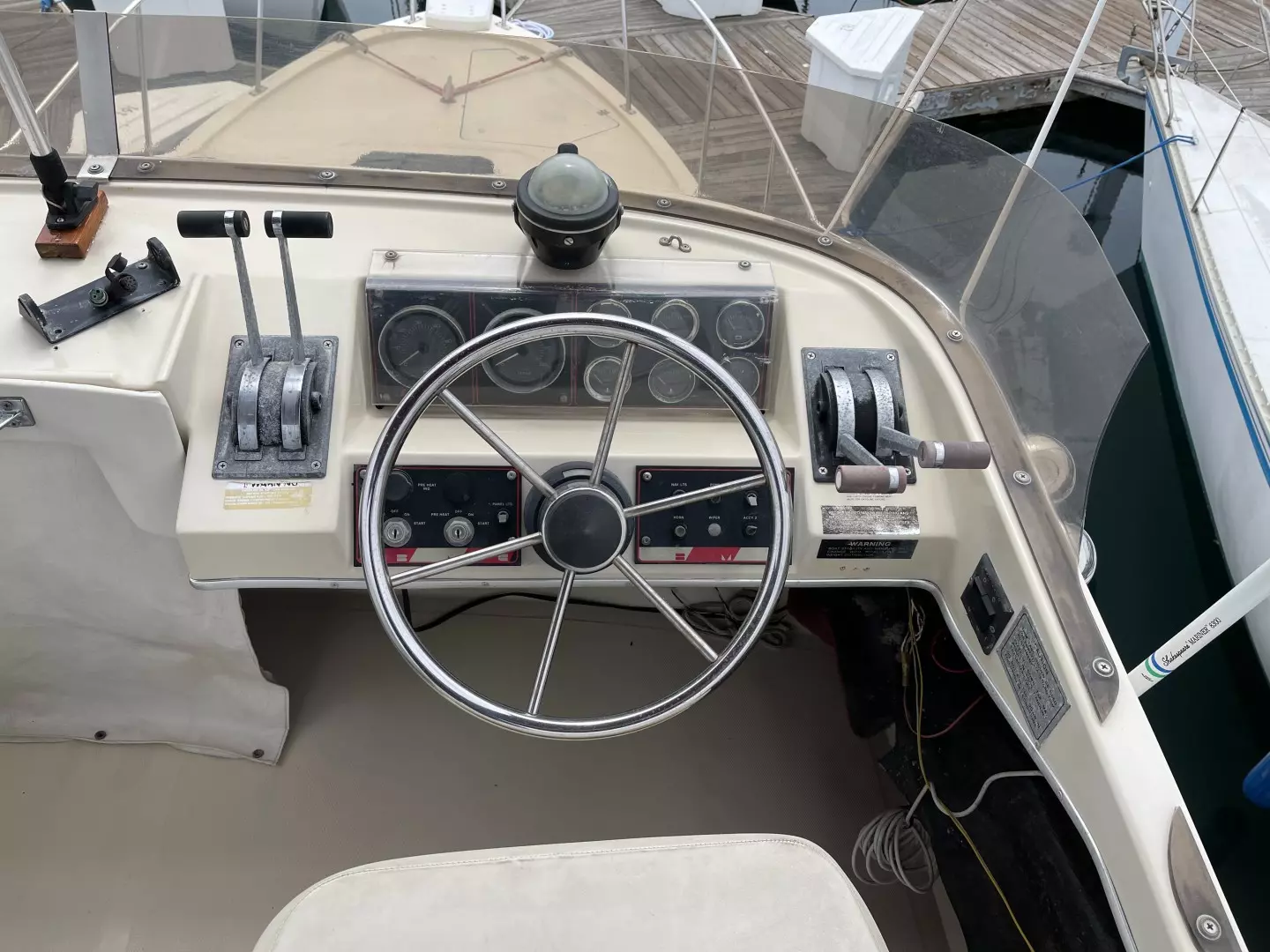 1982 Bayliner Explorer 32' Yacht For Sale | JAY TORI | Seattle Yachts