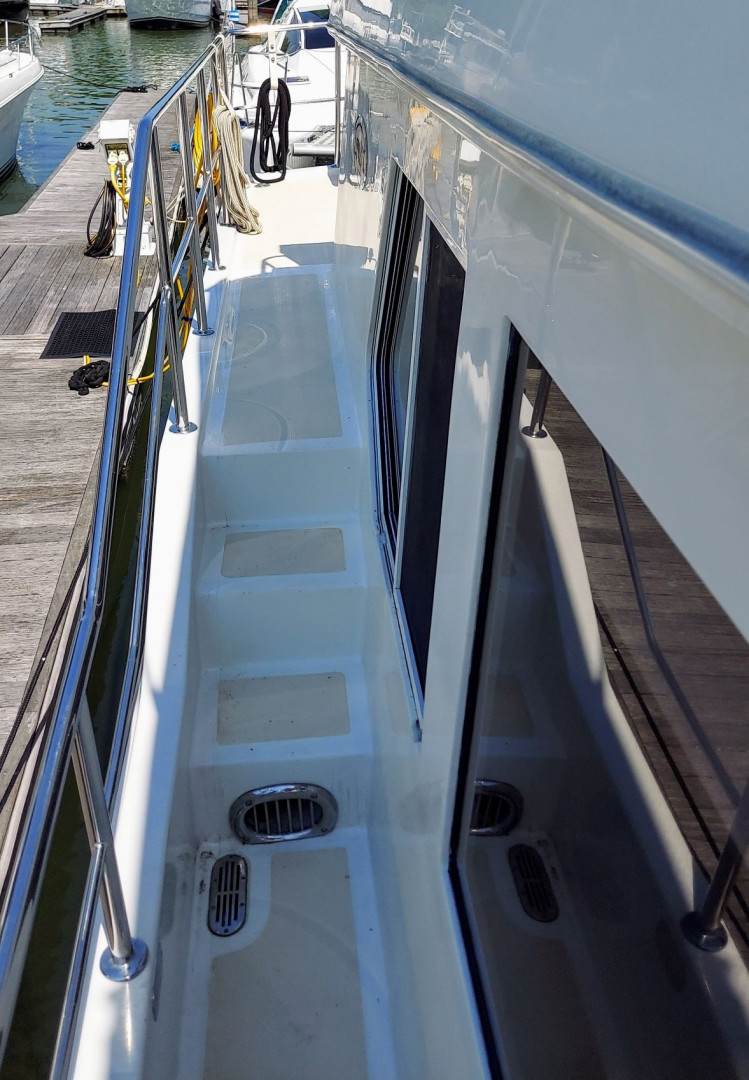 42' Symbol 42' Sundeck for Sale | Trawlers | New Vector 2780503 ...