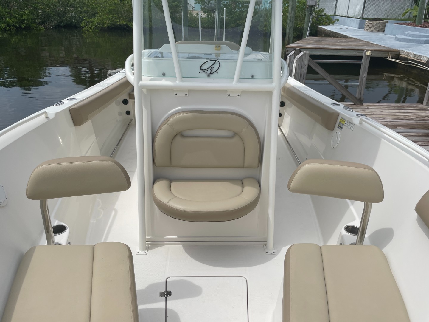 24' 2017 Sailfish 242CC | Tampa Yacht Sales