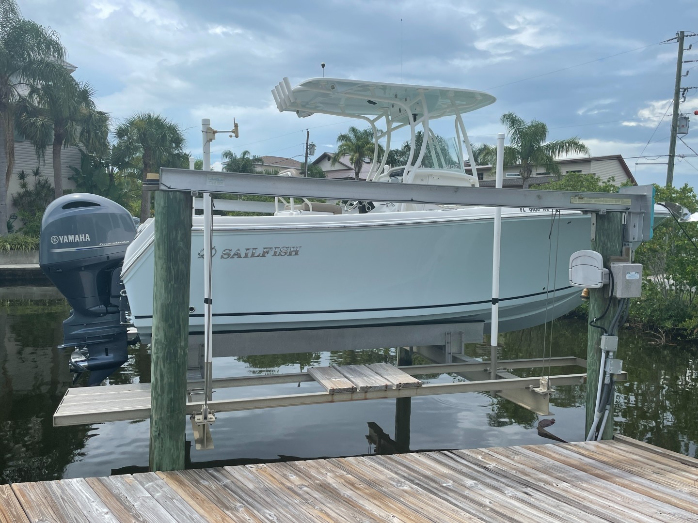 24' 2017 Sailfish 242CC | Tampa Yacht Sales