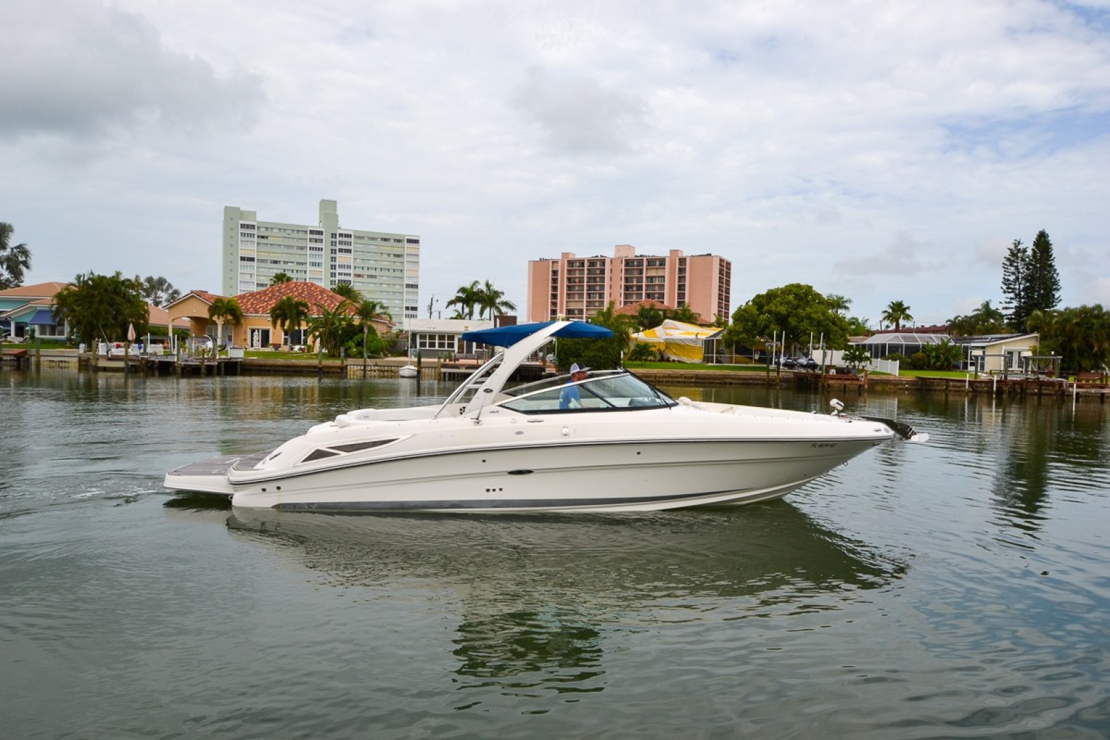 29' 2010 Sea Ray 300 SLX | Tampa Yacht Sales