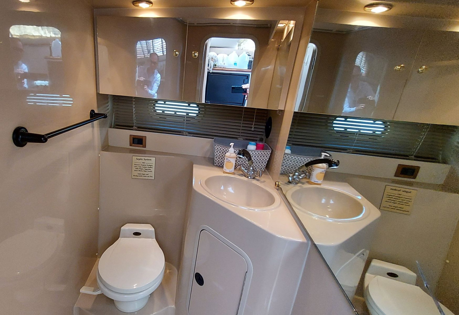 37' Cruisers Yachts 3750 for Sale | Motor Yachts | Memory Maker 2782403 ...