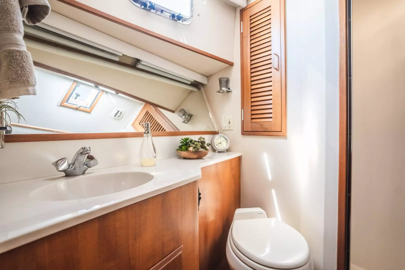 1992 Tollycraft 57 57' Yacht For Sale | KEMOSABE | Seattle Yachts