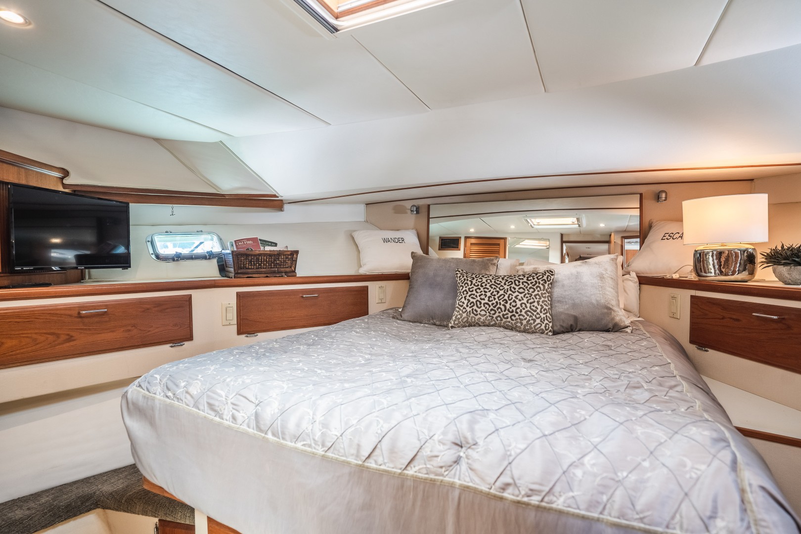 1992 Tollycraft 57 57' Yacht For Sale | KEMOSABE | Seattle Yachts