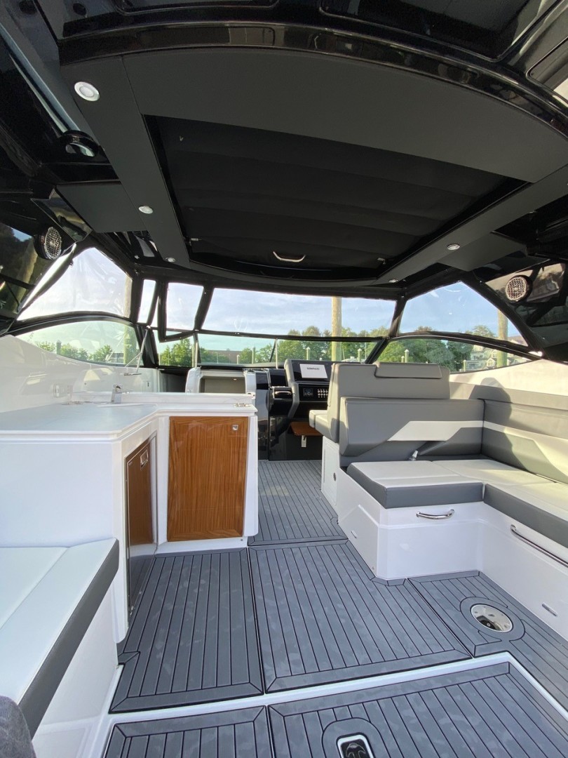 2021 Cruisers 38 GLS Yacht For Sale | YachtSea | SI Yachts