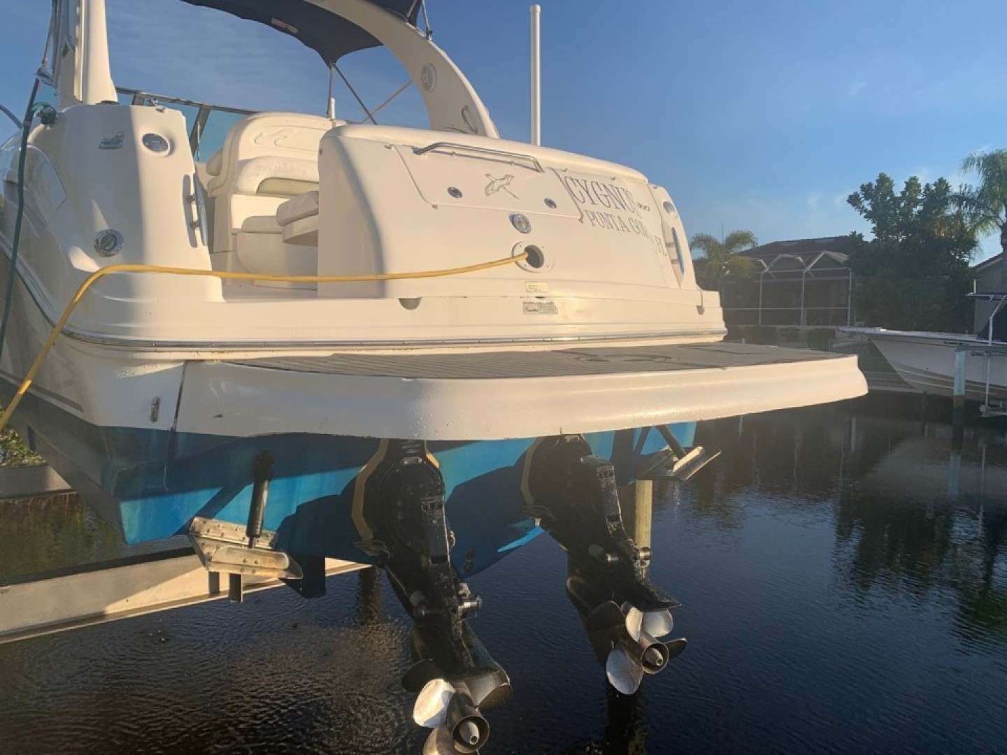 33' Sea Ray Sundancer for Sale | Motor Yachts | Cygnus 2785500 | Curtis ...