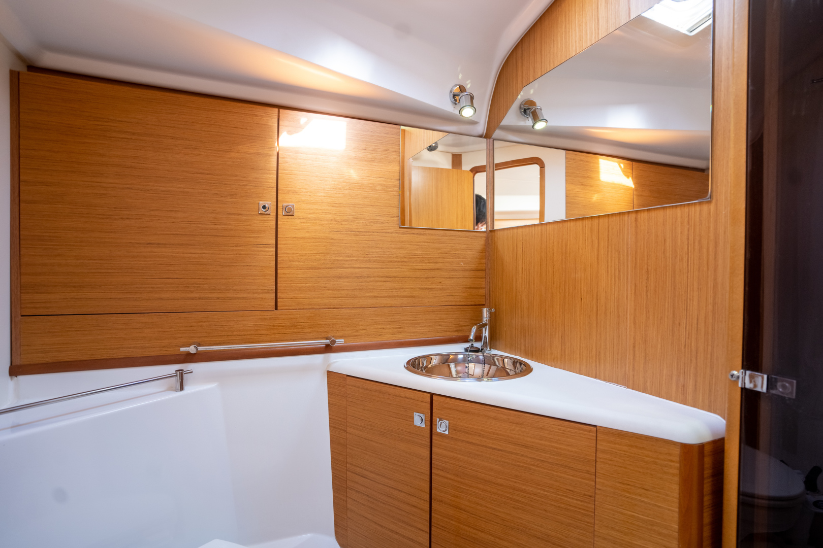 2008 Jeanneau 45 DS 45' Yacht For Sale | LIBERTY | Seattle Yachts
