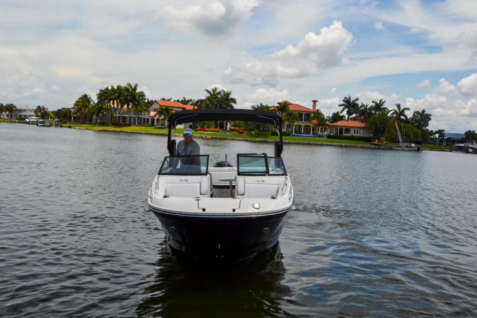 27' 2018 Sea Ray 270 SDX-OB | Tampa Yacht Sales