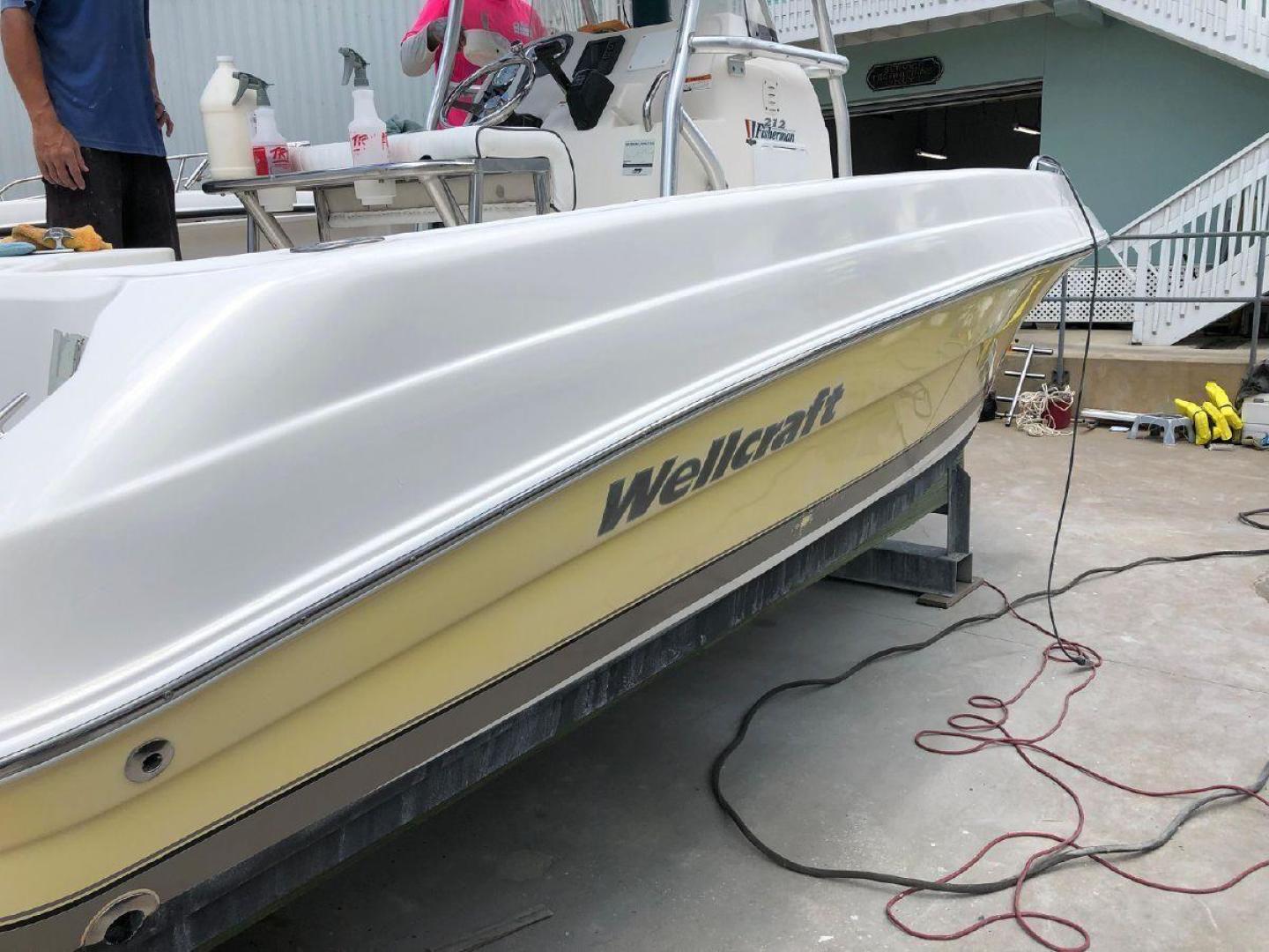2005 Wellcraft 212 Fisherman