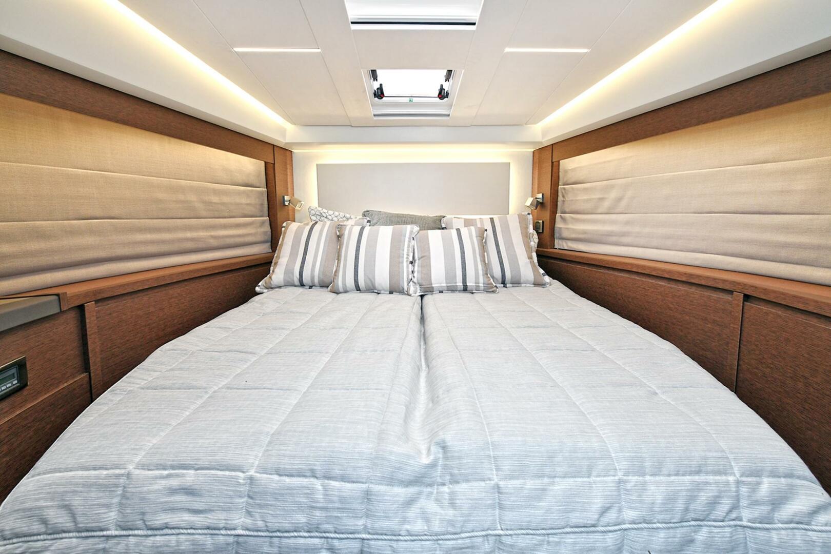 2018 Prestige 52 Fly Yacht For Sale | SI Yachts