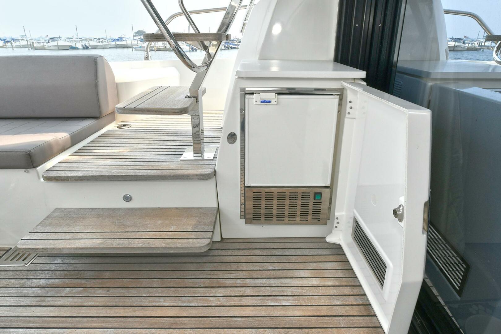 2018 Prestige 52 Fly Yacht For Sale | SI Yachts