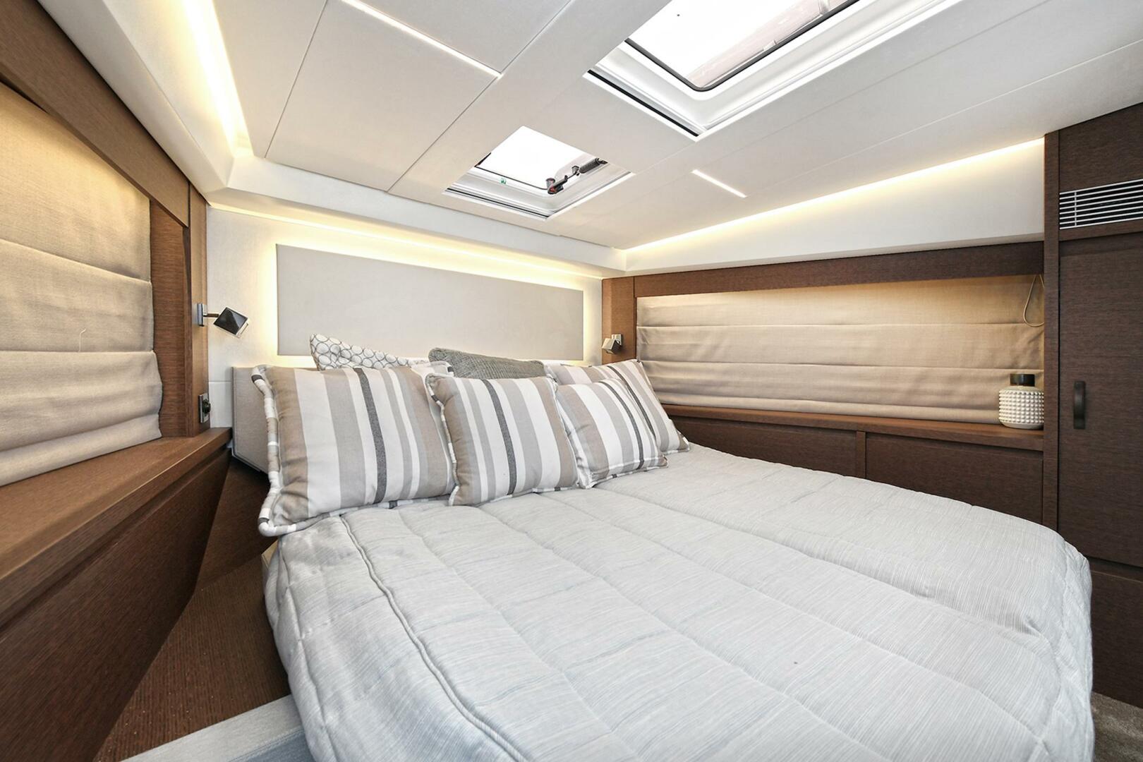 2018 Prestige 52 Fly Yacht For Sale | SI Yachts