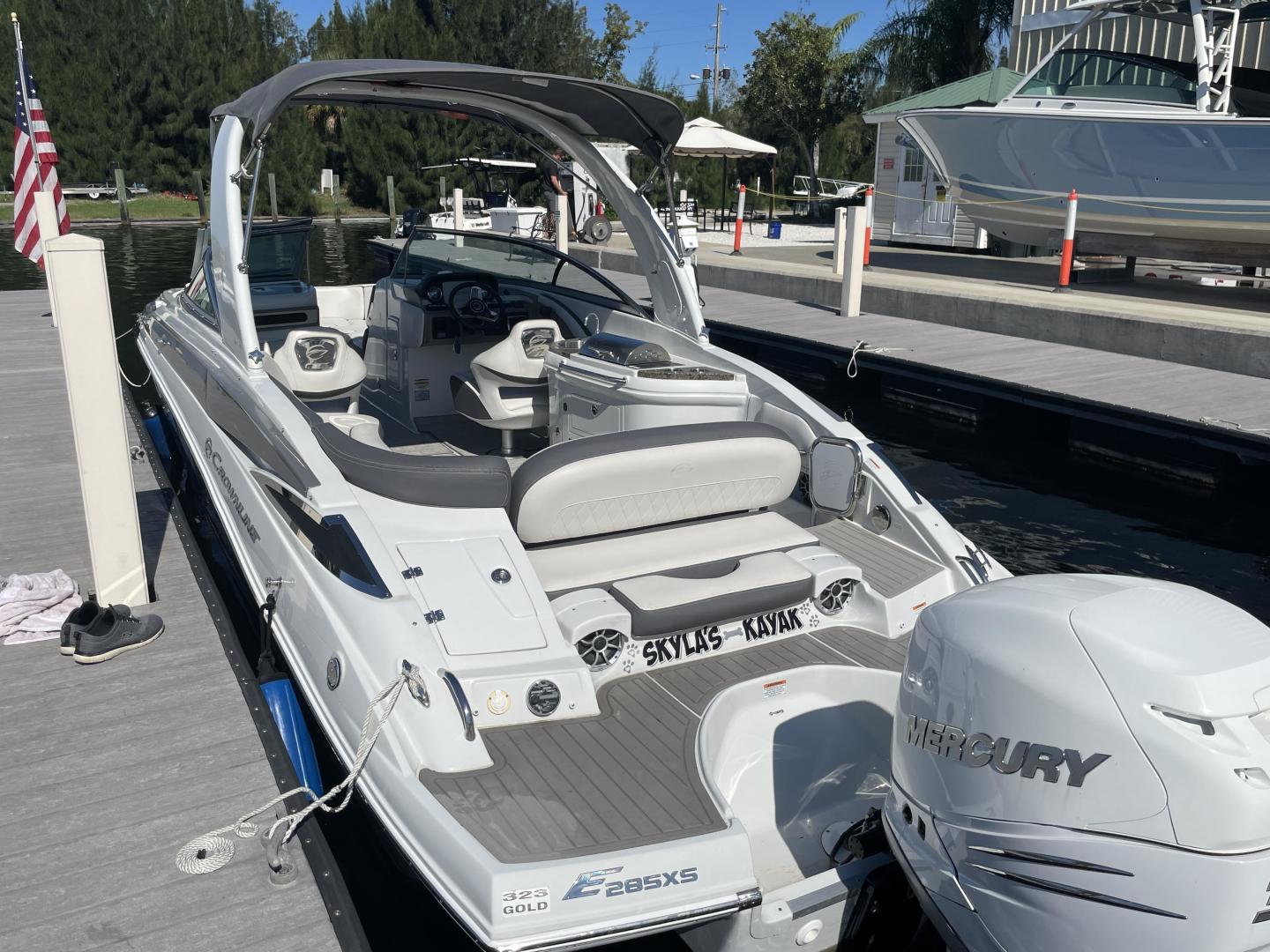 27' 2020 Crownline E285XS | Tampa Yacht Sales