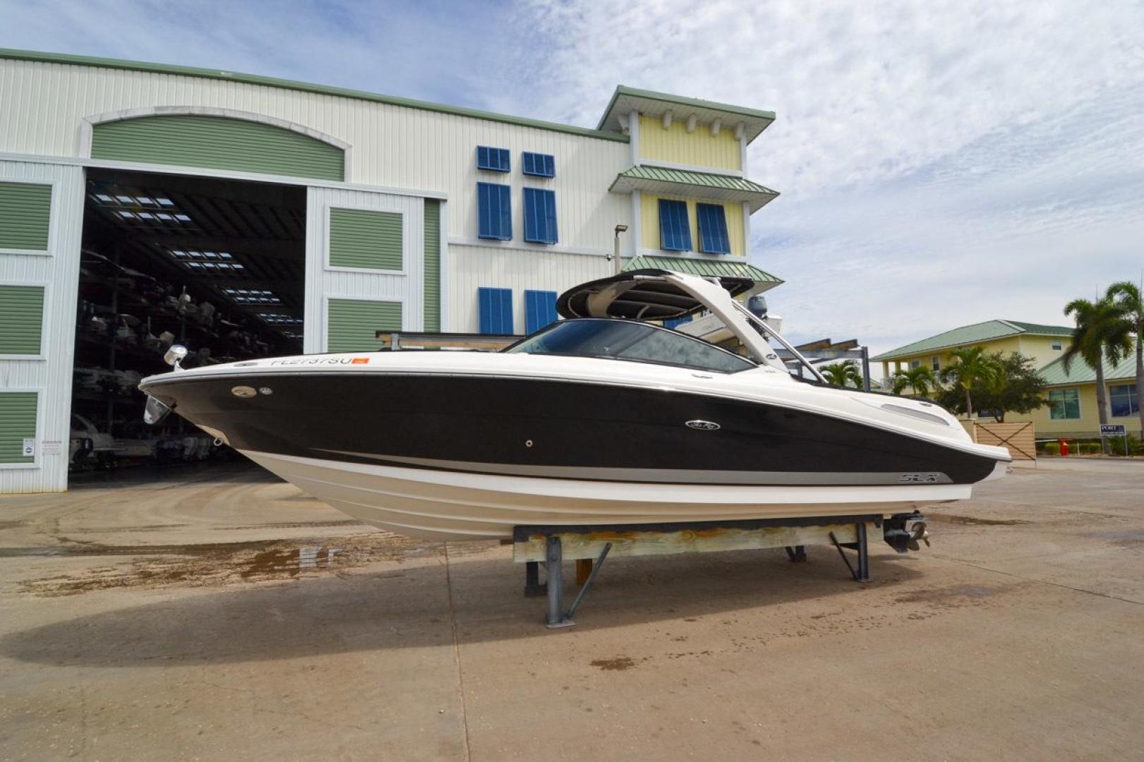 28' 2012 Sea Ray 270 SLX | Tampa Yacht Sales