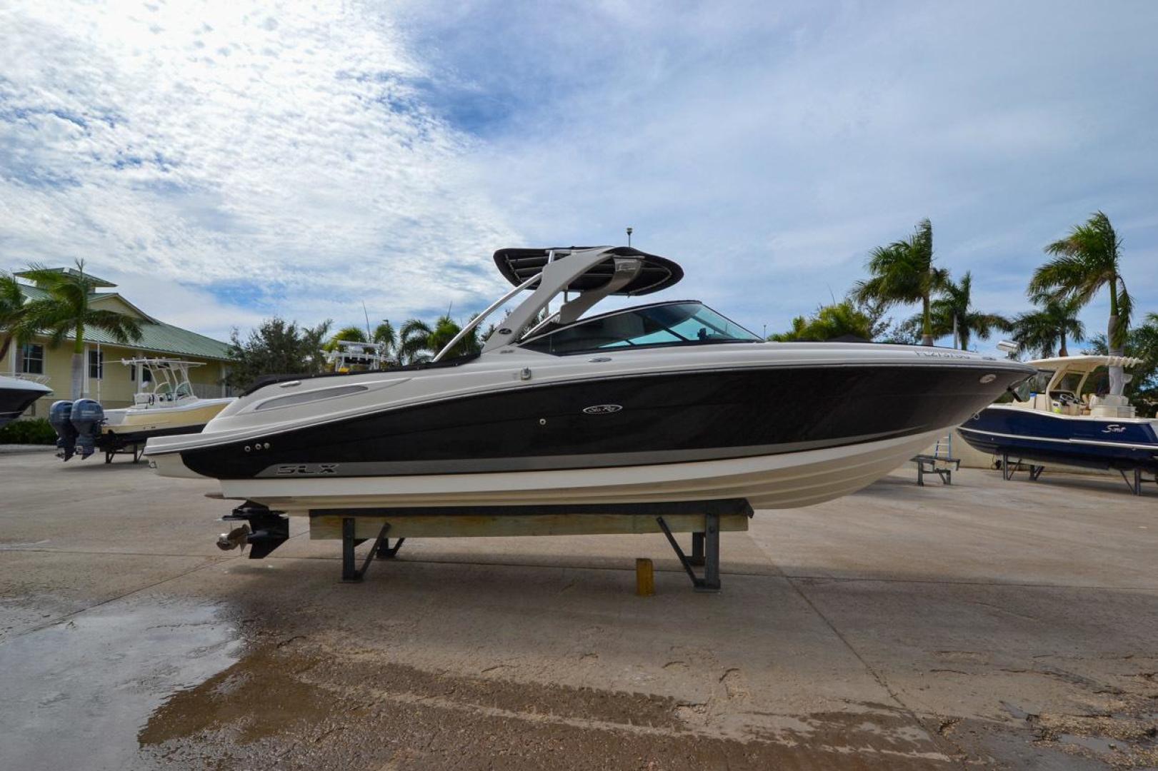 28' 2012 Sea Ray 270 SLX | Tampa Yacht Sales