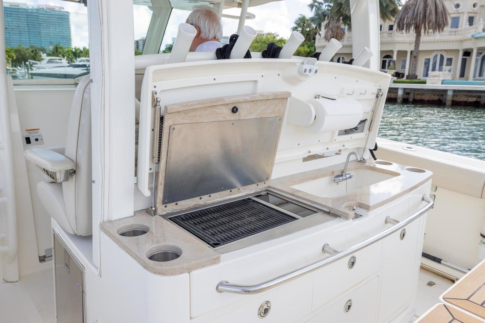 38 Boston Whaler 2018 Miami, Florida