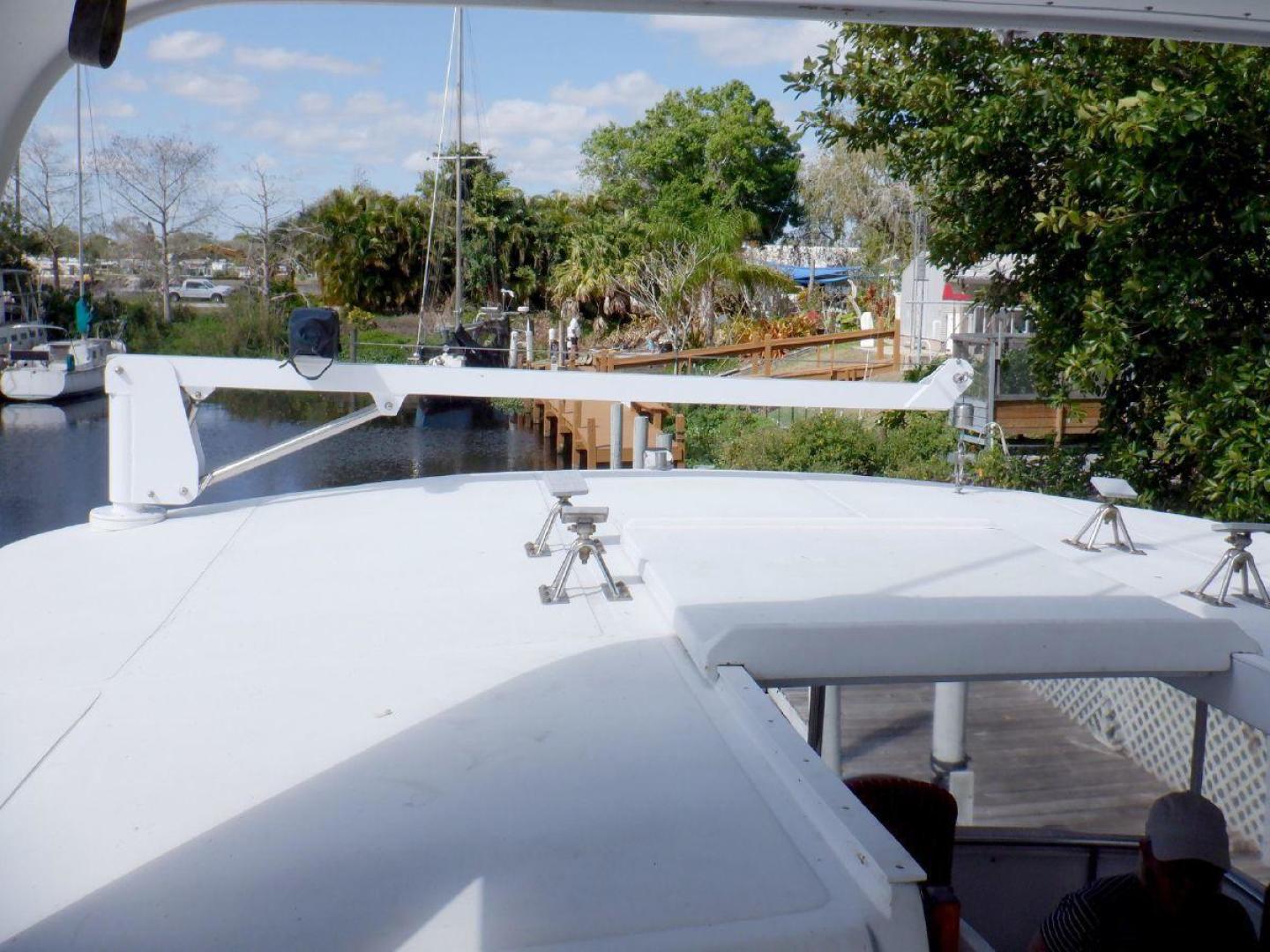 1985 Present Yachts 42 Sundeck