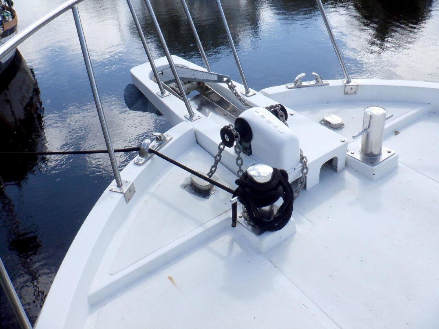 1985 Present Yachts 42 Sundeck