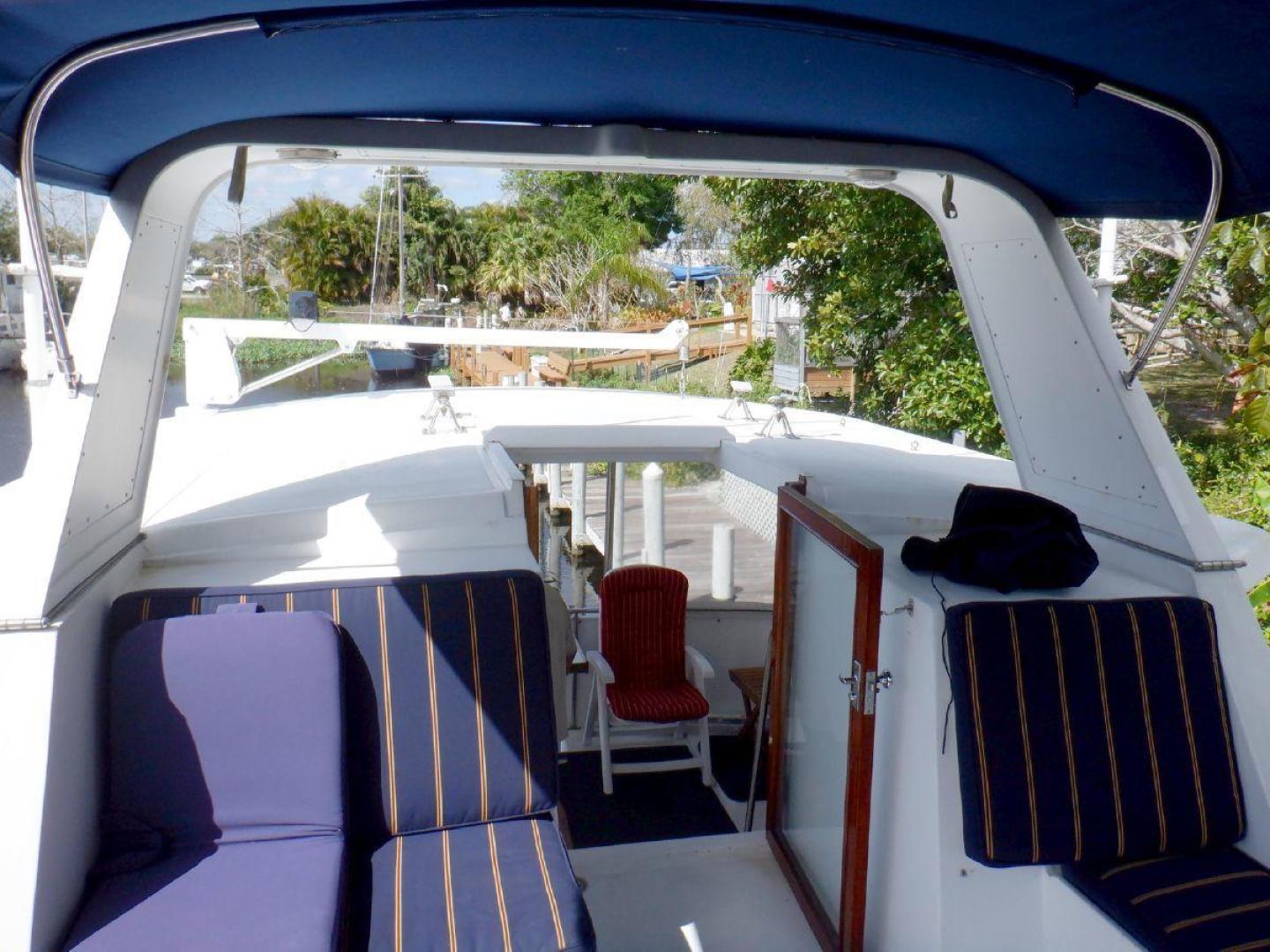 1985 Present Yachts 42 Sundeck