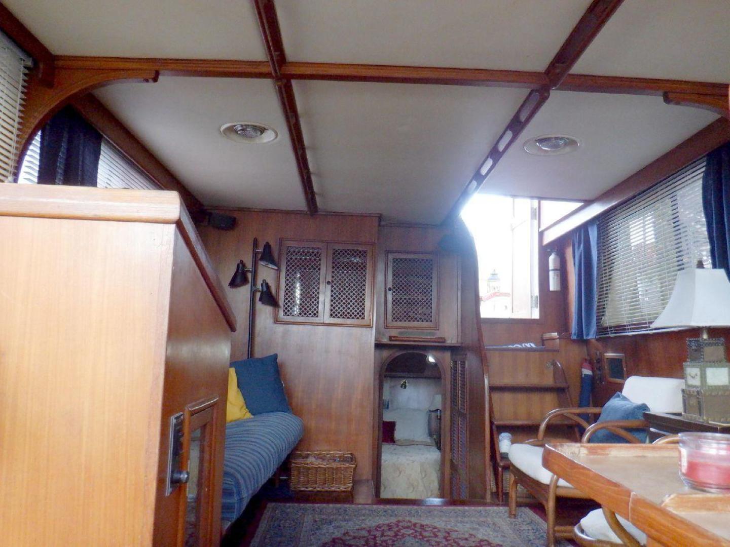 1985 Present Yachts 42 Sundeck