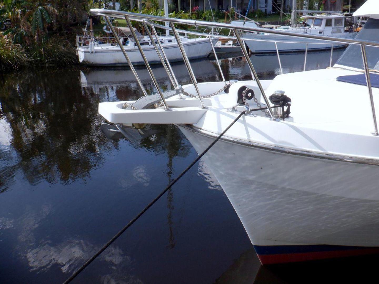 1985 Present Yachts 42 Sundeck