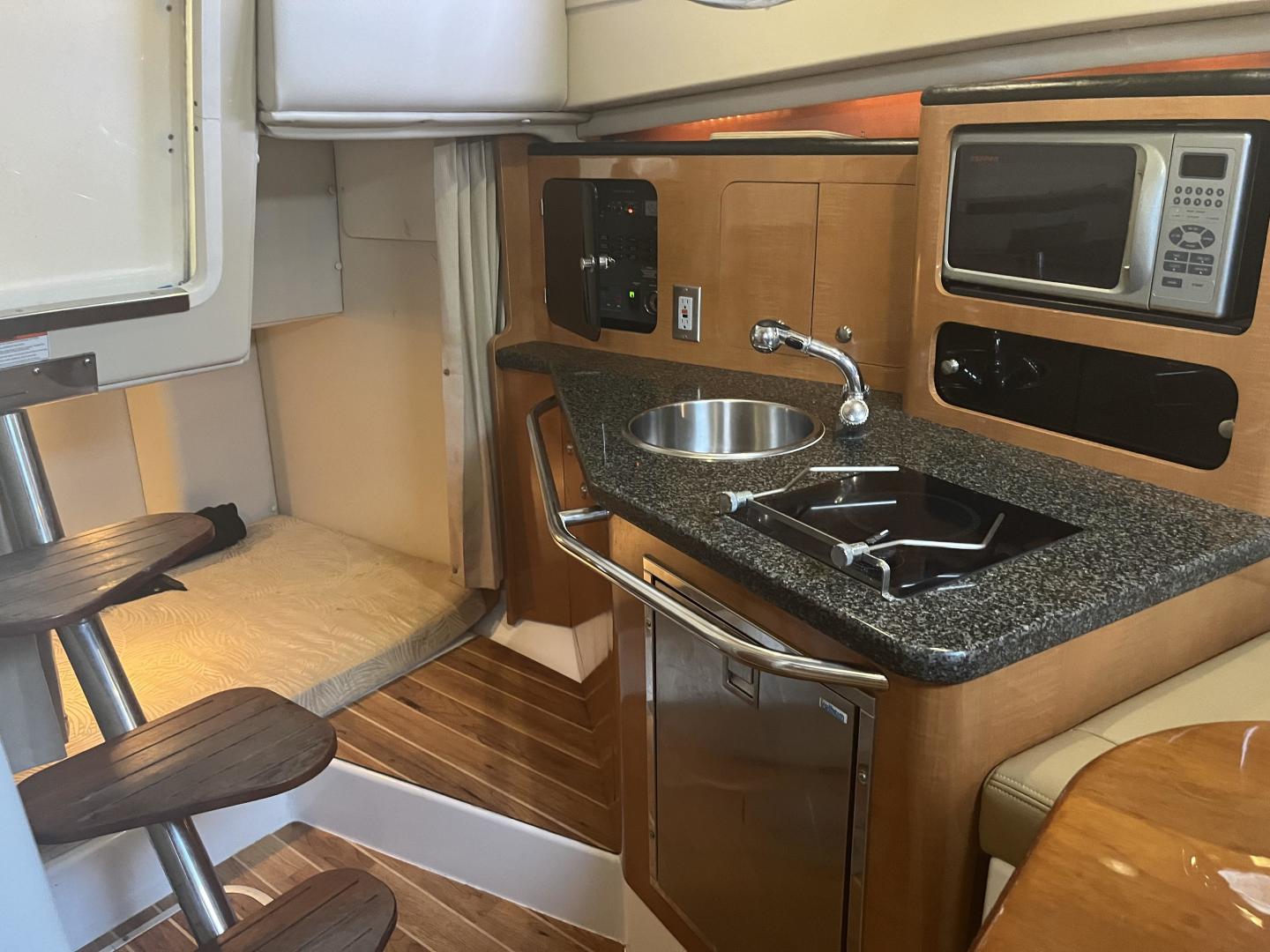 30' 2007 Robalo 305 walkaround | Tampa Yacht Sales