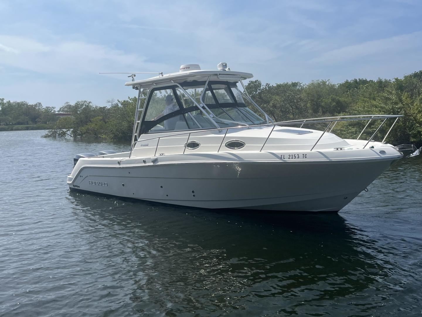 30' 2007 Robalo 305 walkaround | Tampa Yacht Sales