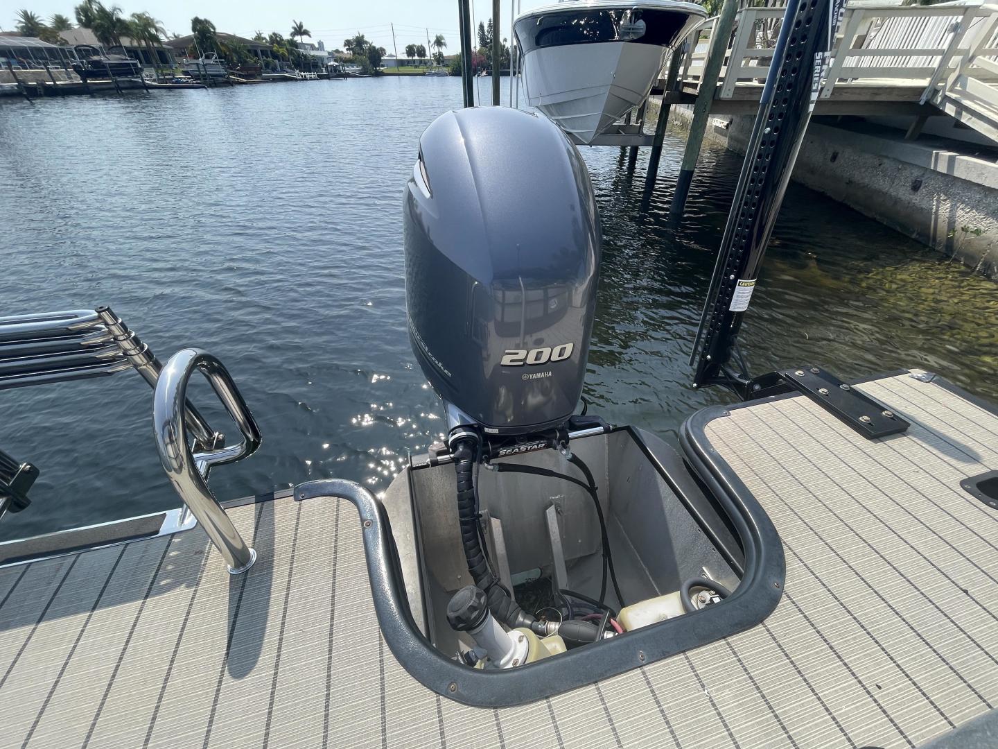 24' 2019 Starcraft SLS3 | Tampa Yacht Sales