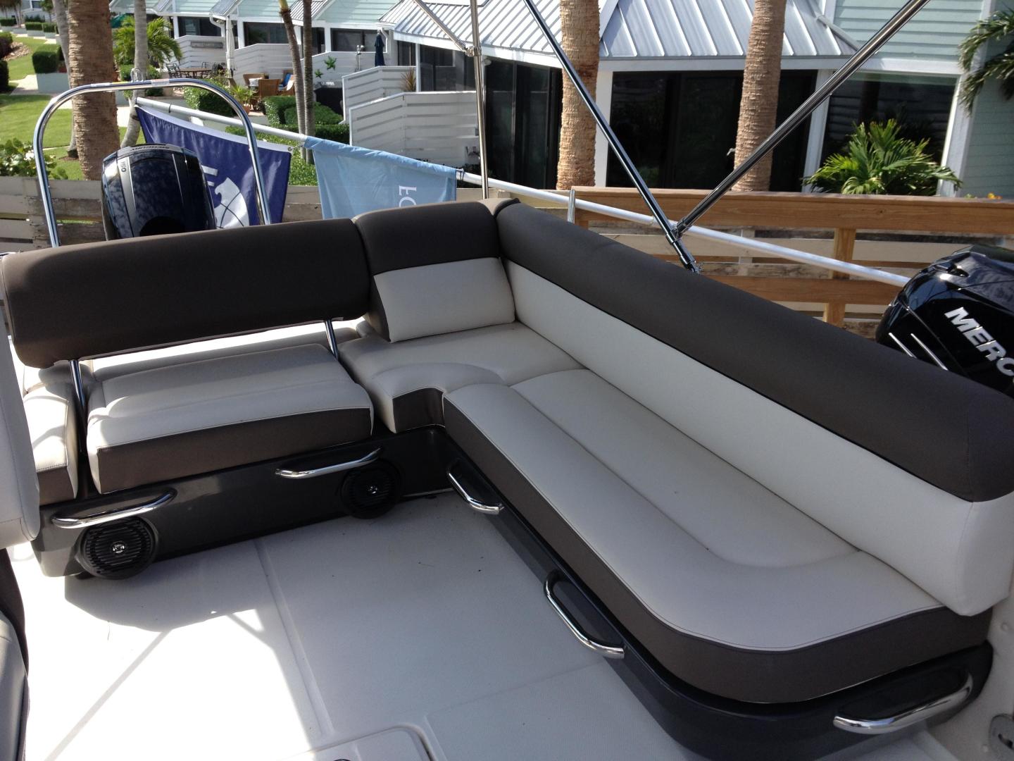 Bayliner XR7 2018 For Sale In Jupiter Florida with Intermarine Boats