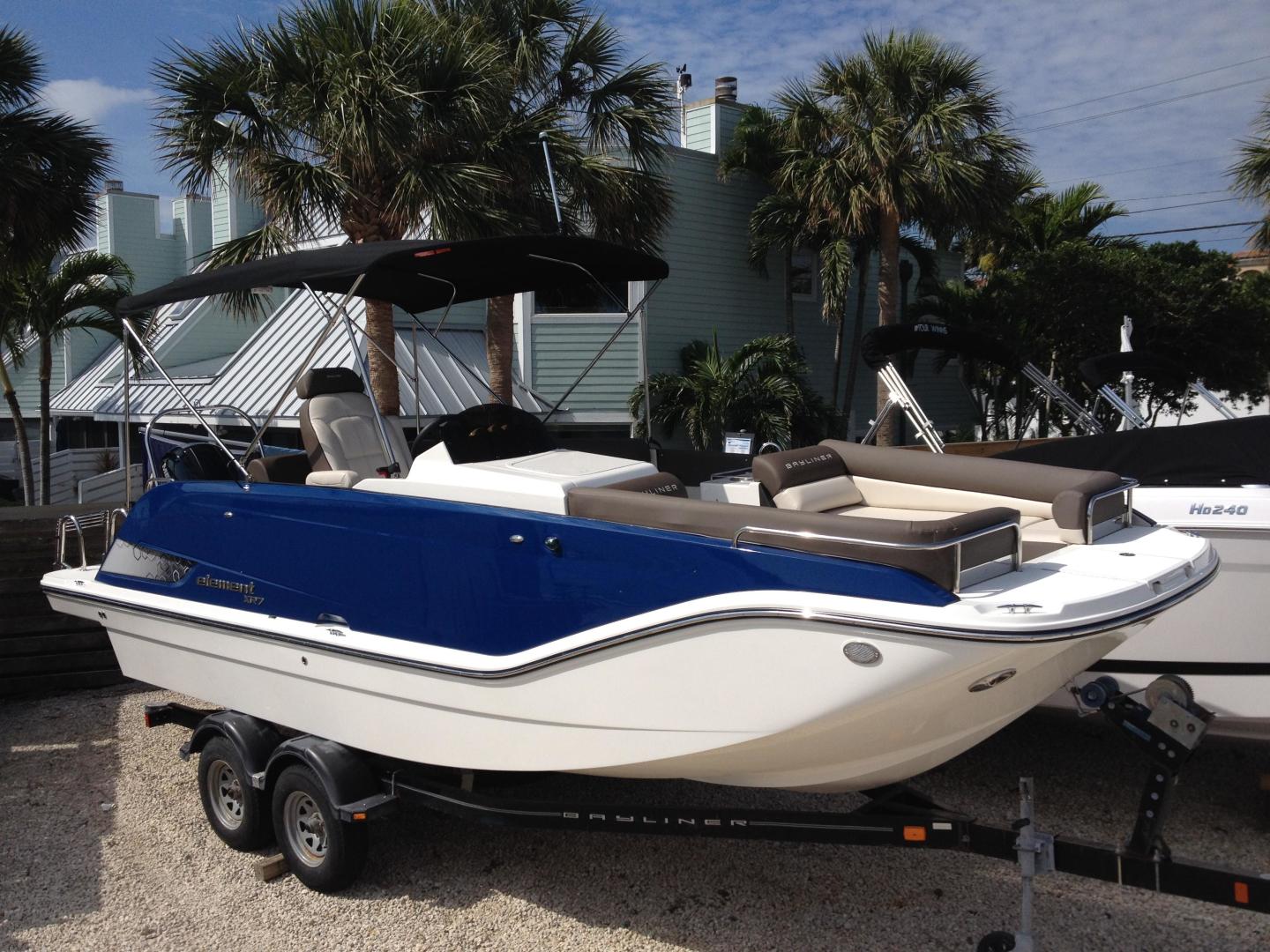 Bayliner XR7 2018 For Sale In Jupiter Florida with Intermarine Boats