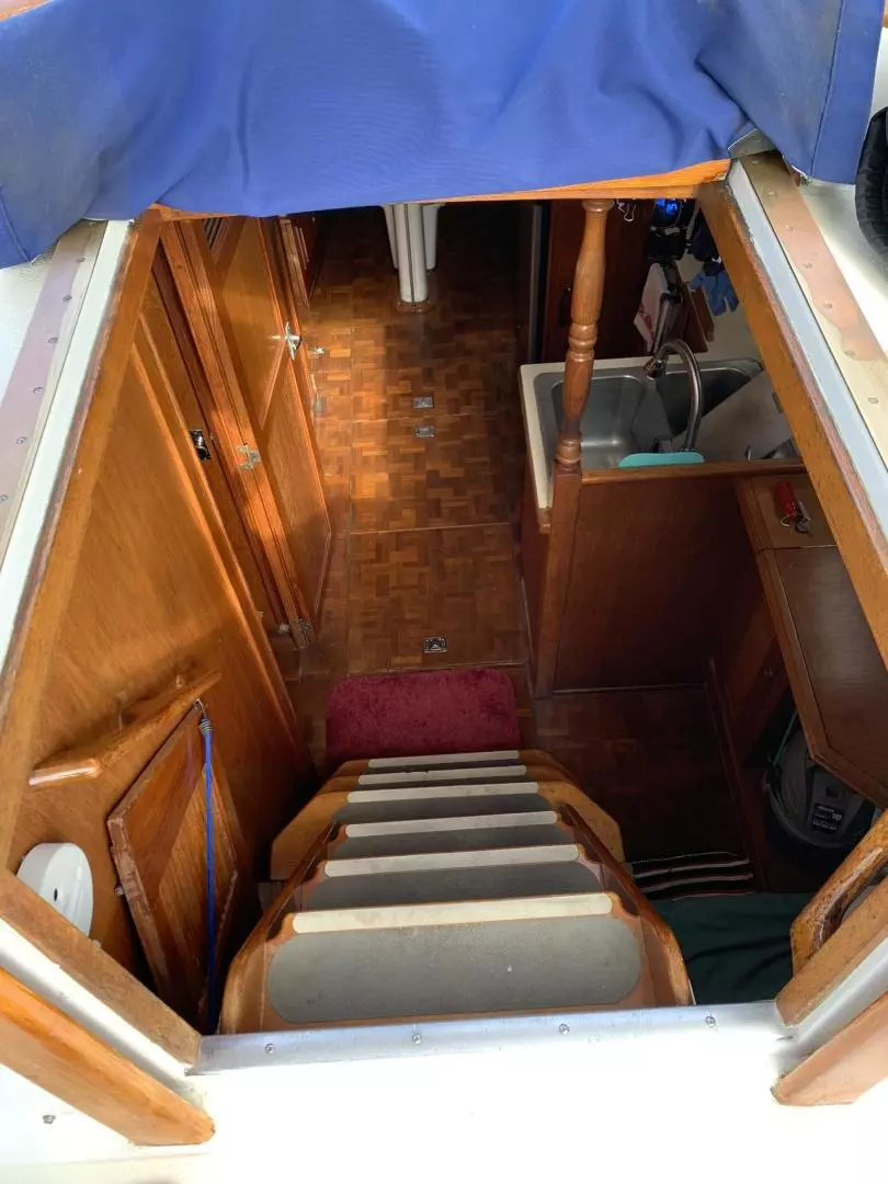 1981 Endeavour 37 Sloop 37' Yacht For Sale | JUST PASSING THROUGH ...