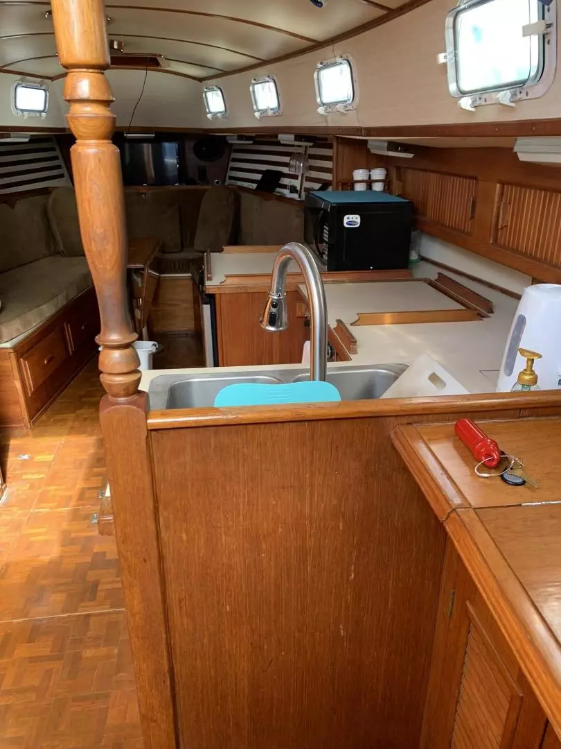 1981 Endeavour 37 Sloop 37' Yacht For Sale | JUST PASSING THROUGH ...
