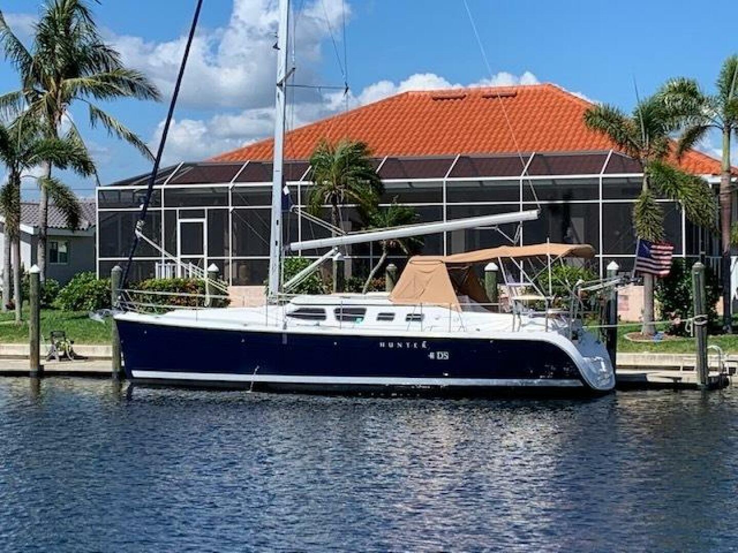 41' Hunter 41 Deck Salon for Sale | Deck Saloon | Bella 2799711 ...