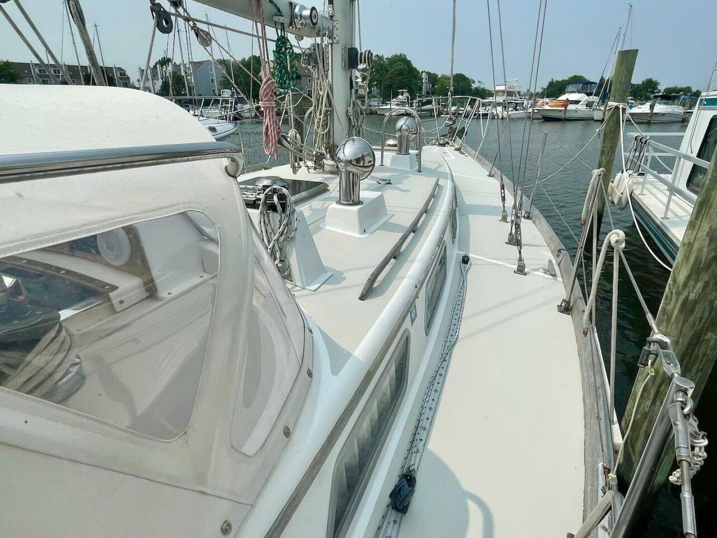 38' Bristol 38.8 for Sale | Sloop | Meridian 2799835 | Curtis Stokes ...