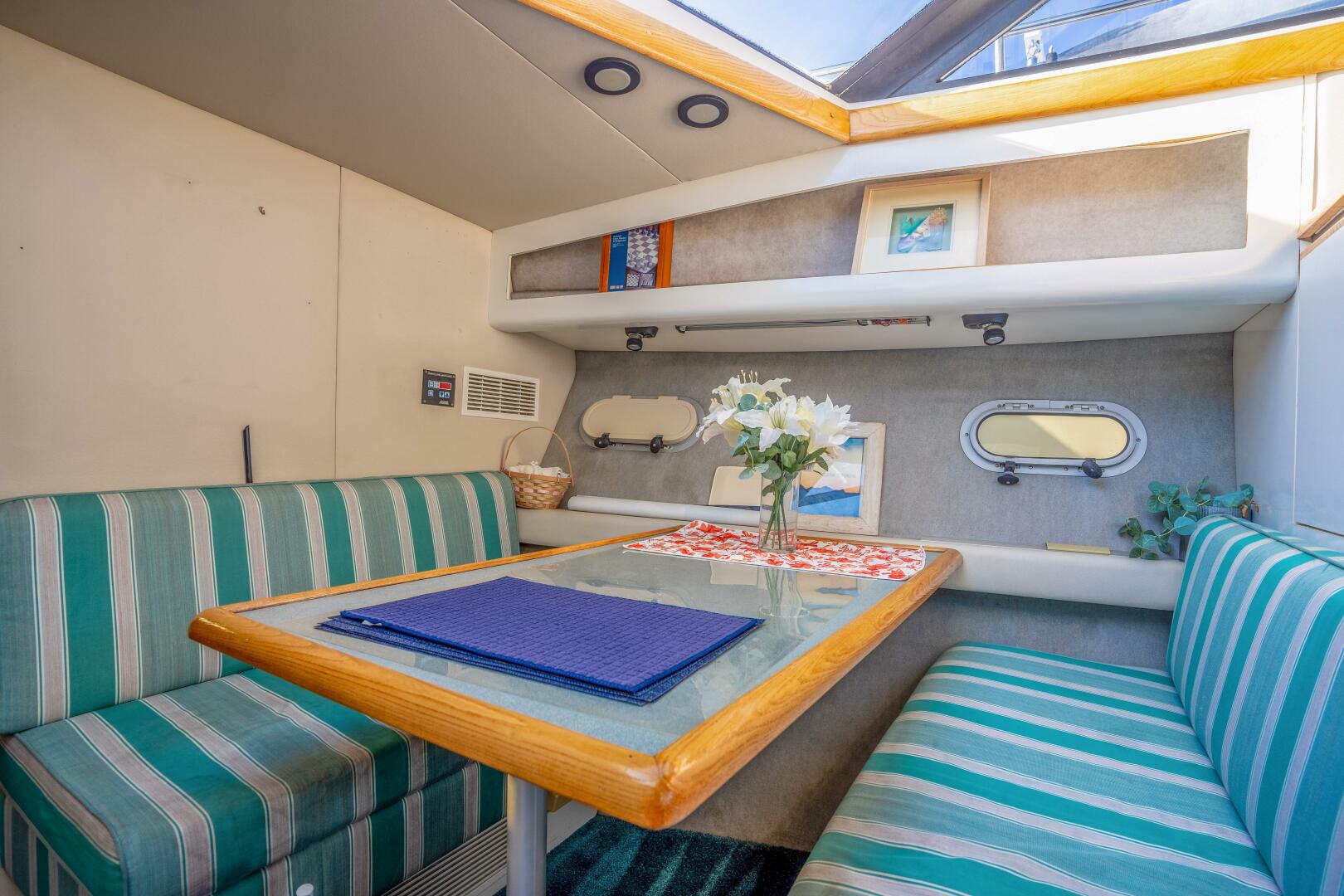 1991 Bayliner 4387 Motor Yacht 43' Yacht For Sale | KAYSREE | Seattle ...