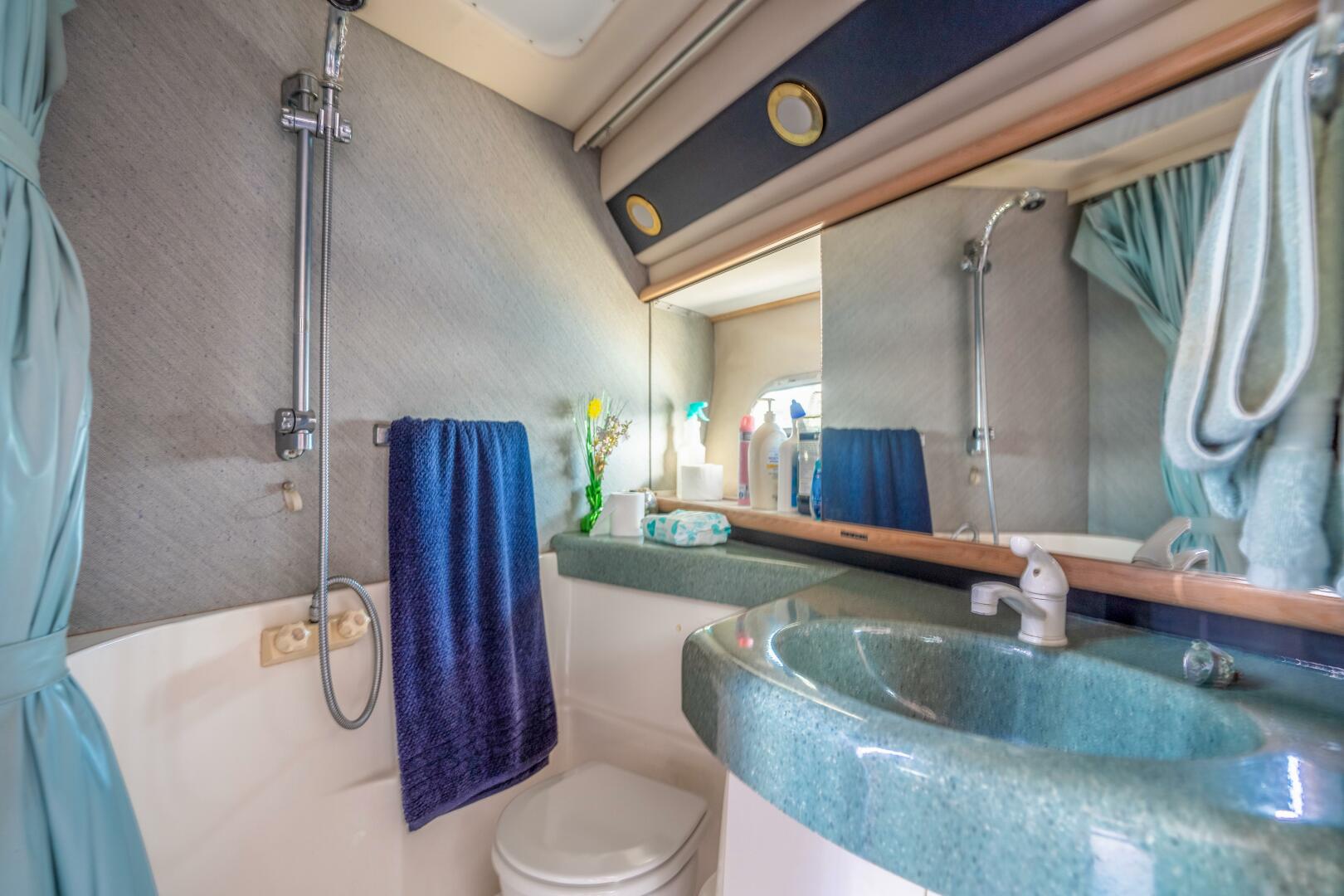 1991 Bayliner 4387 Motor Yacht 43' Yacht For Sale | KAYSREE | Seattle ...