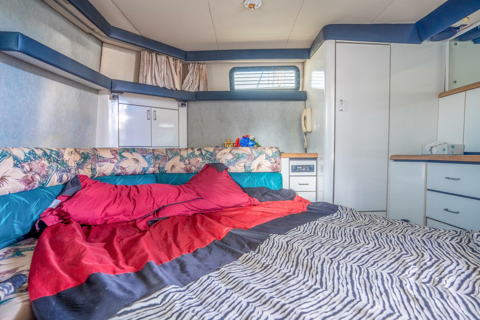 1991 Bayliner 4387 Motor Yacht 43' Yacht For Sale | KAYSREE | Seattle ...