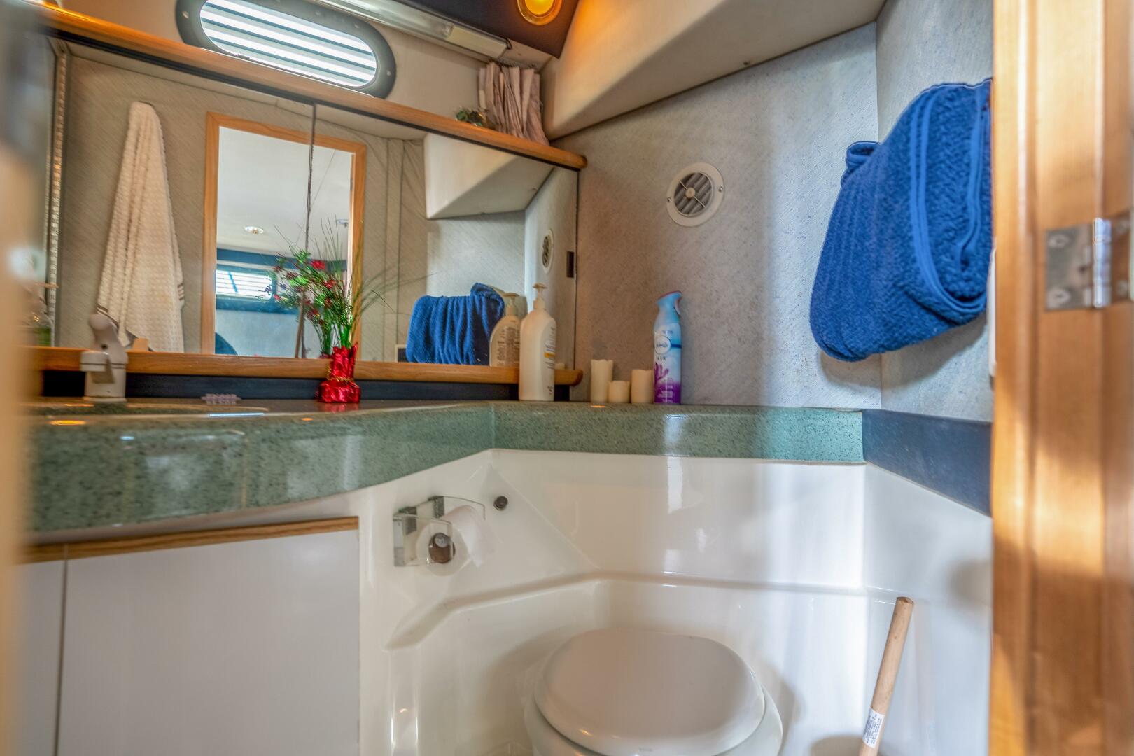 1991 Bayliner 4387 Motor Yacht 43' Yacht For Sale | KAYSREE | Seattle ...