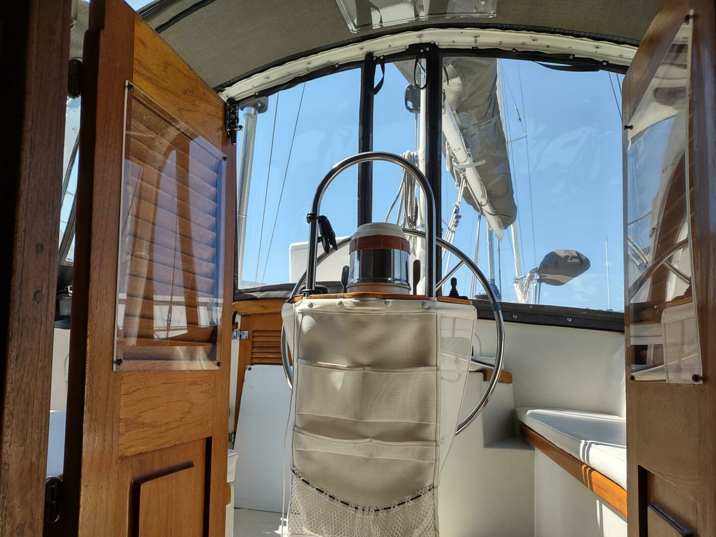 1979 Islander Freeport 41' Yacht For Sale | KUOKOA | Seattle Yachts