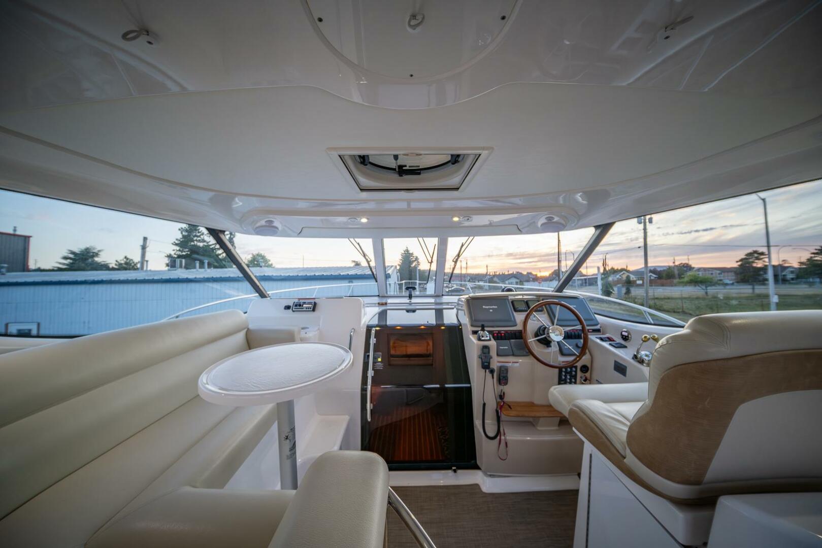 2009 Tiara Yachts 3900 Sovran 39' Yacht For Sale | BERMUDA SHORTS ...