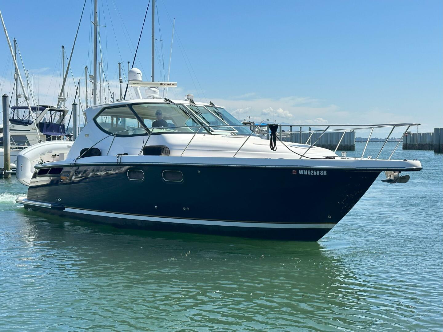 2009 Tiara Yachts 3900 Sovran 39' Yacht For Sale | BERMUDA SHORTS ...