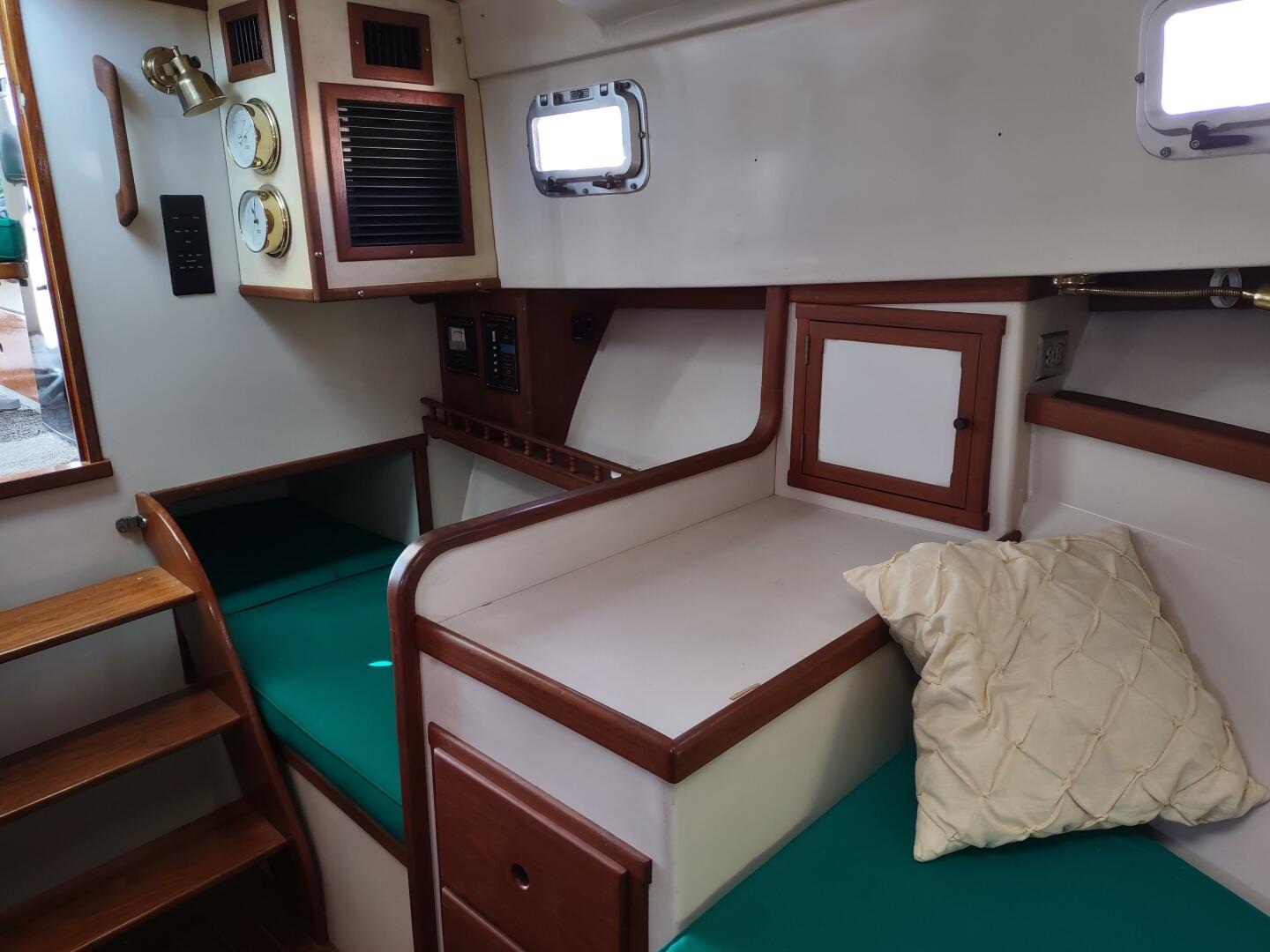 1986 Blue Seas 31' Yacht For Sale | OLIVA ROSE | Seattle Yachts