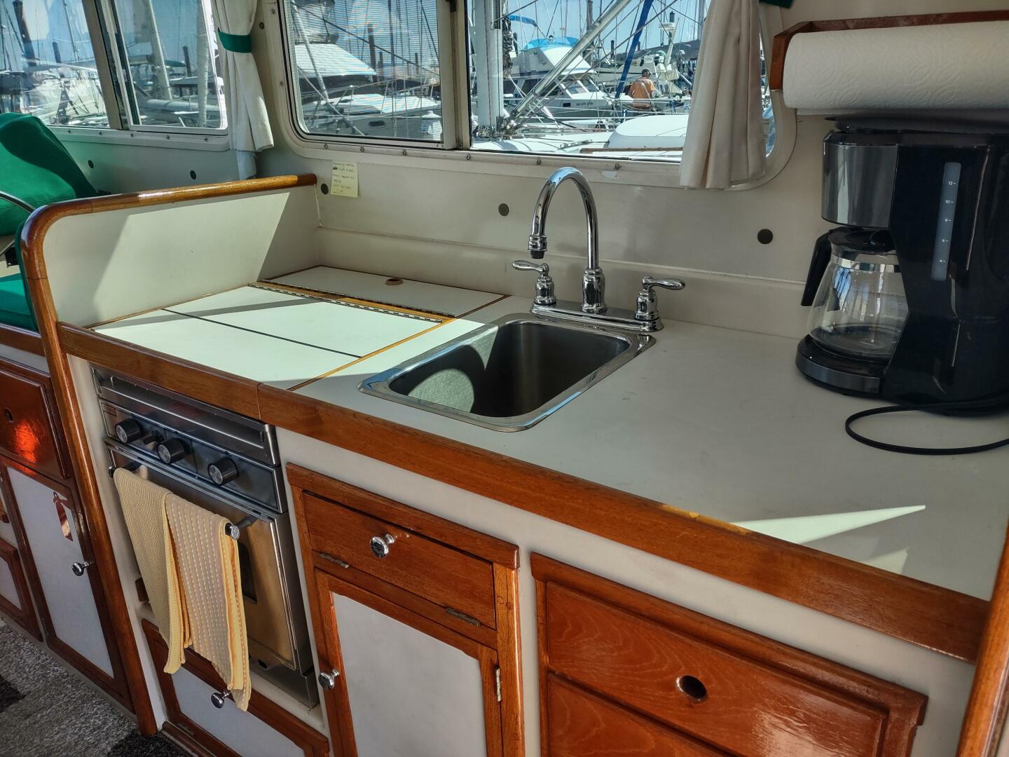1986 Blue Seas 31' Yacht For Sale | OLIVA ROSE | Seattle Yachts