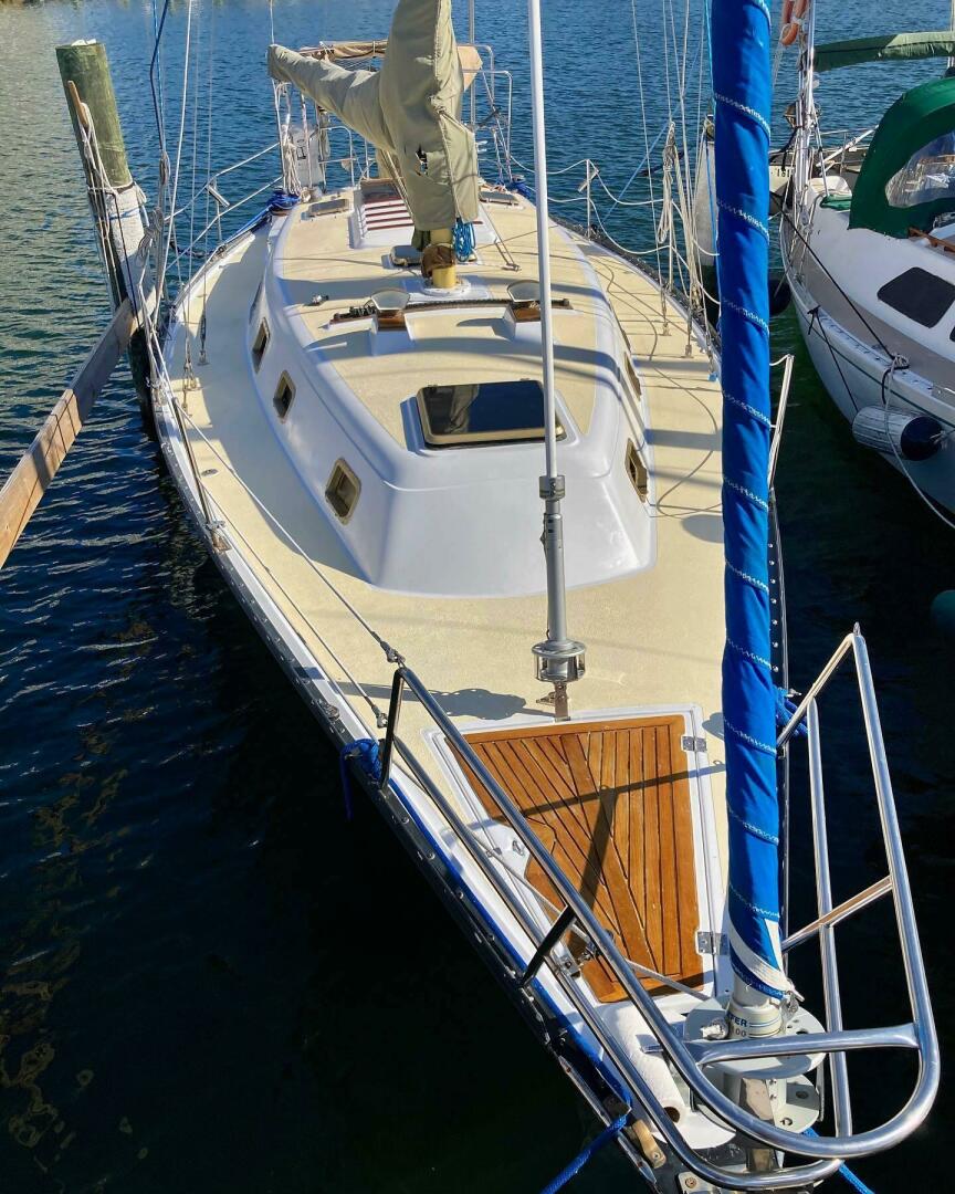 37' Hunter for Sale | Cruisers | Sapphire | Curtis Stokes Yacht Brokerage